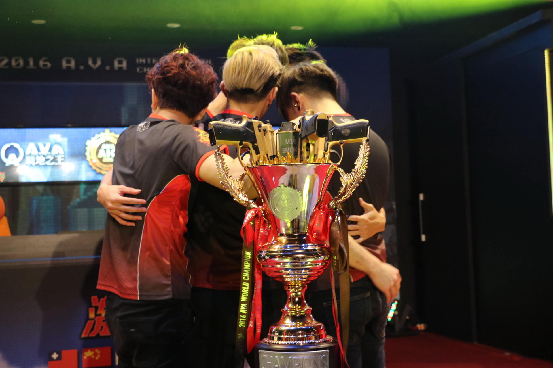 《A.V.A 戰地之王》台灣 ahq 擊敗韓國奪世界賽冠軍 選手 AfteR 拿下 MVP、最佳狙擊獎《A.V.A：Alliance of ...