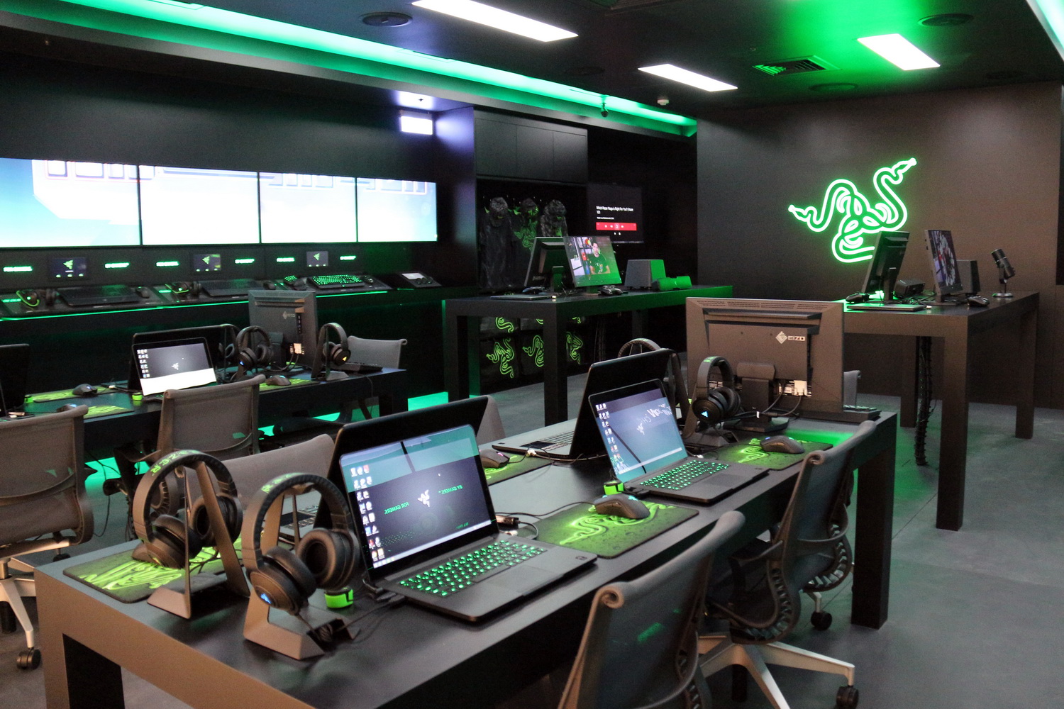 Razer 台北旗艦店開幕 一睹國際知名《快打旋風》職業選手 Fuudo、Xian 與 RB 友誼賽《Ultra Street Fighter ...