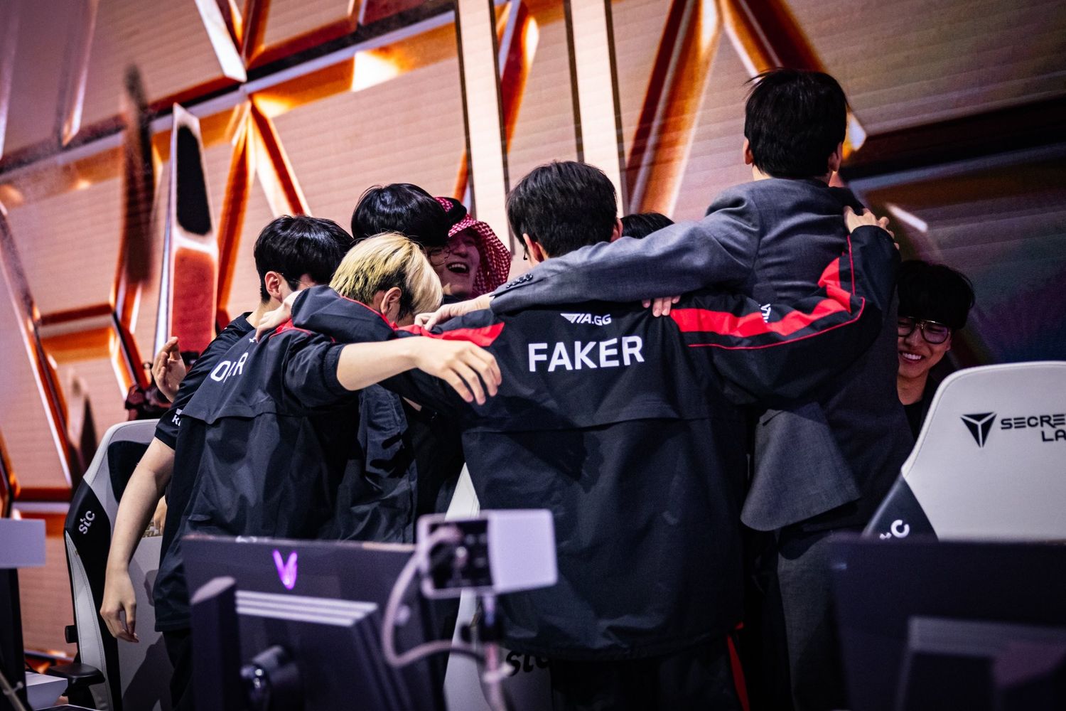 T1 奪得 EWC 電競世界盃《英雄聯盟》首屆冠軍 Faker 拿下 MVP《League of Legends》 - 巴哈姆特