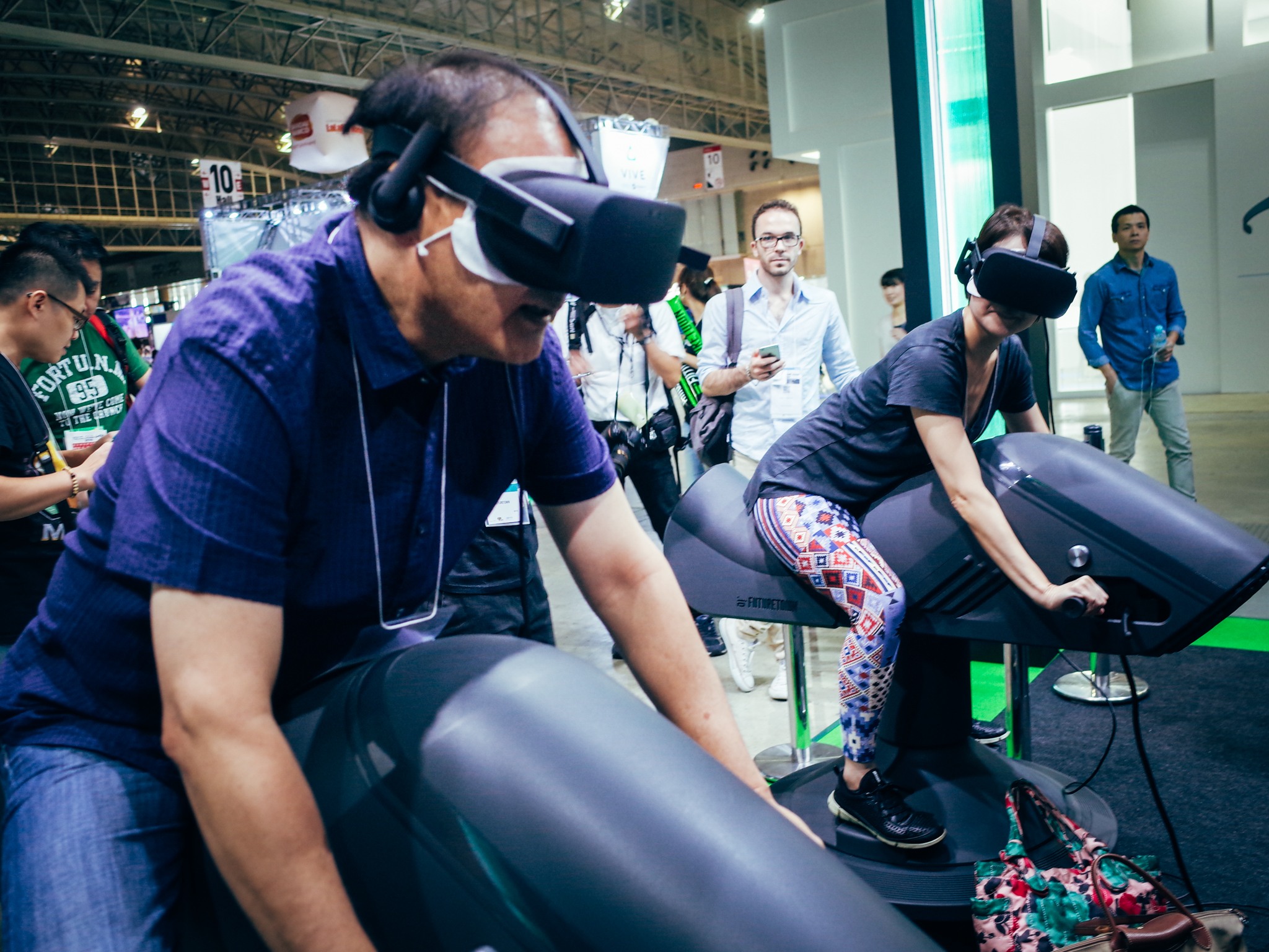 重機競速遊戲《Infinity Rider: Motorcycle VR》於 TGS 公開 感受奔馳體感與山峰景色 - 巴哈姆特