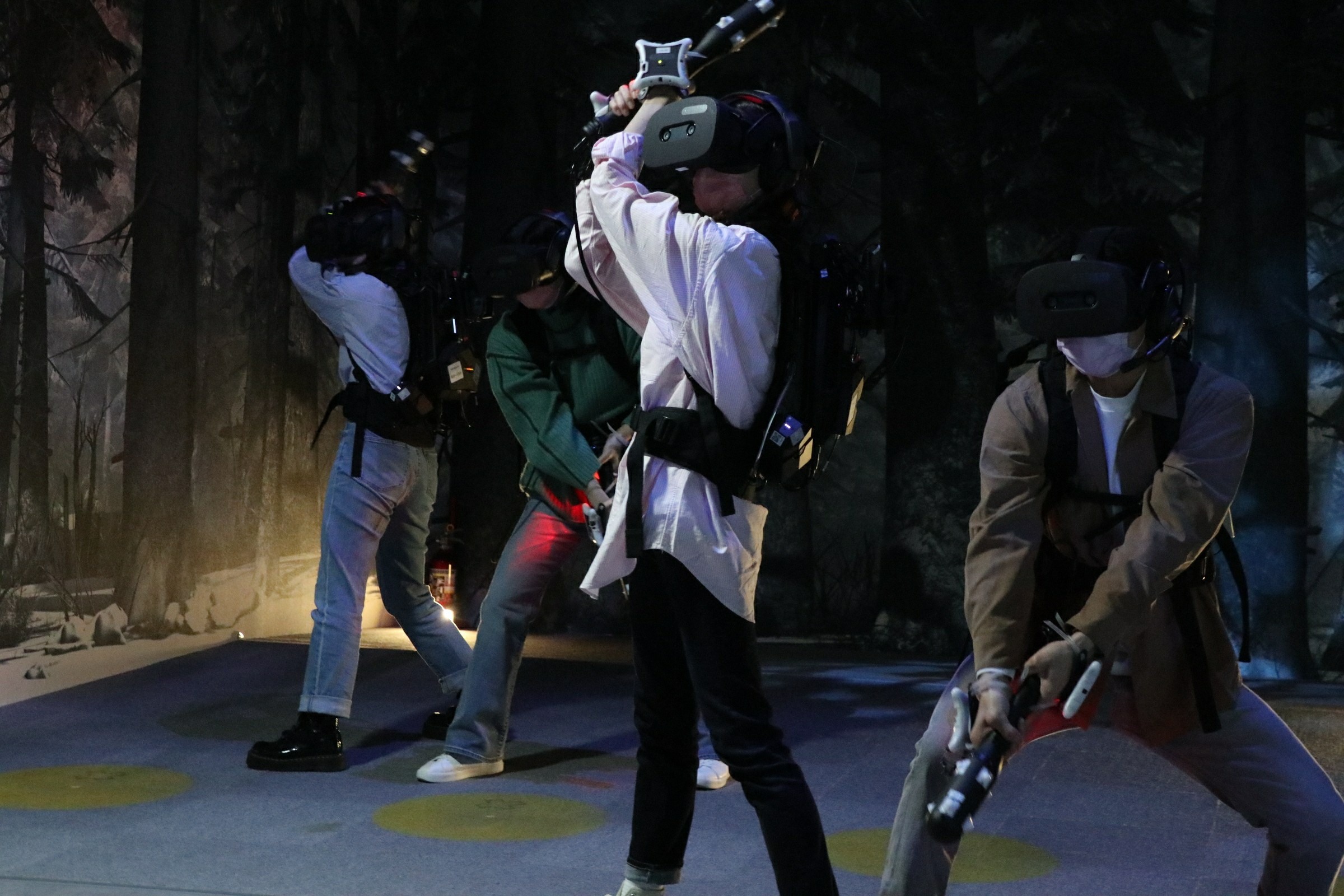 USJ《魔物獵人 世界：Iceborne》VR 設施體驗 背著八公斤設備感受真實獵人生活《Monster Hunter World: Iceborne》 - 巴哈姆特