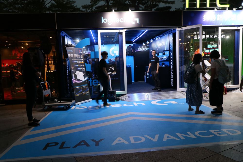 歌手蕭敬騰演唱為 2018 IESF 電競賽事正式揭開序幕 前職業選手 Bebe 代表選手宣誓 - 巴哈姆特