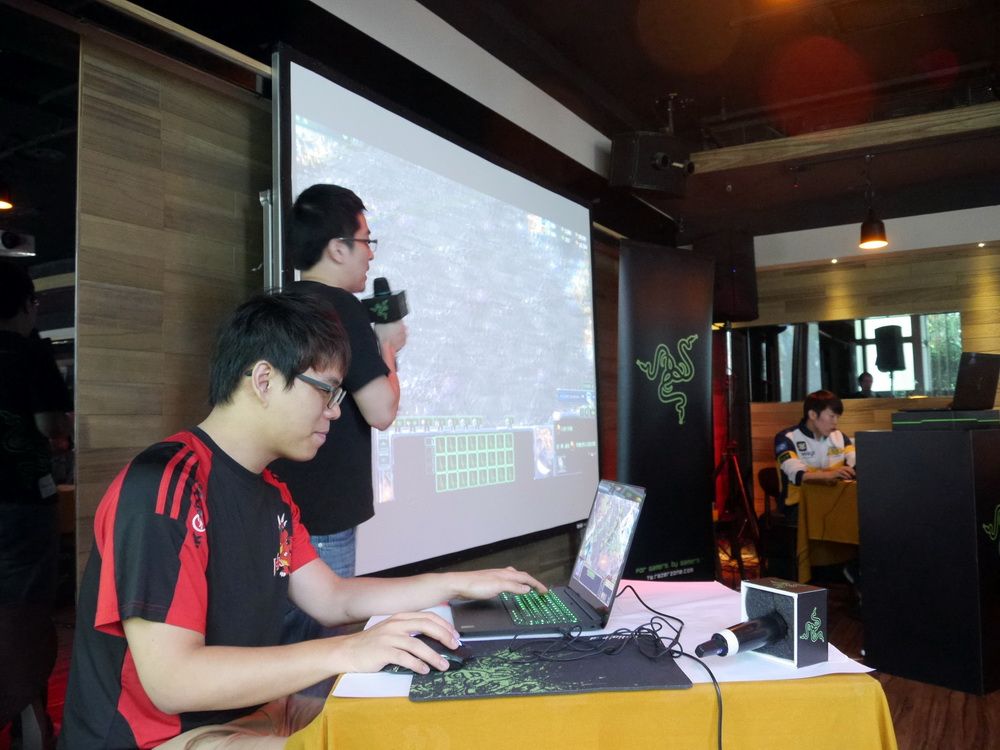 14吋遊戲筆電Razer Blade在台上市 《星海 2》Sen與Check現場體驗 - 巴哈姆特