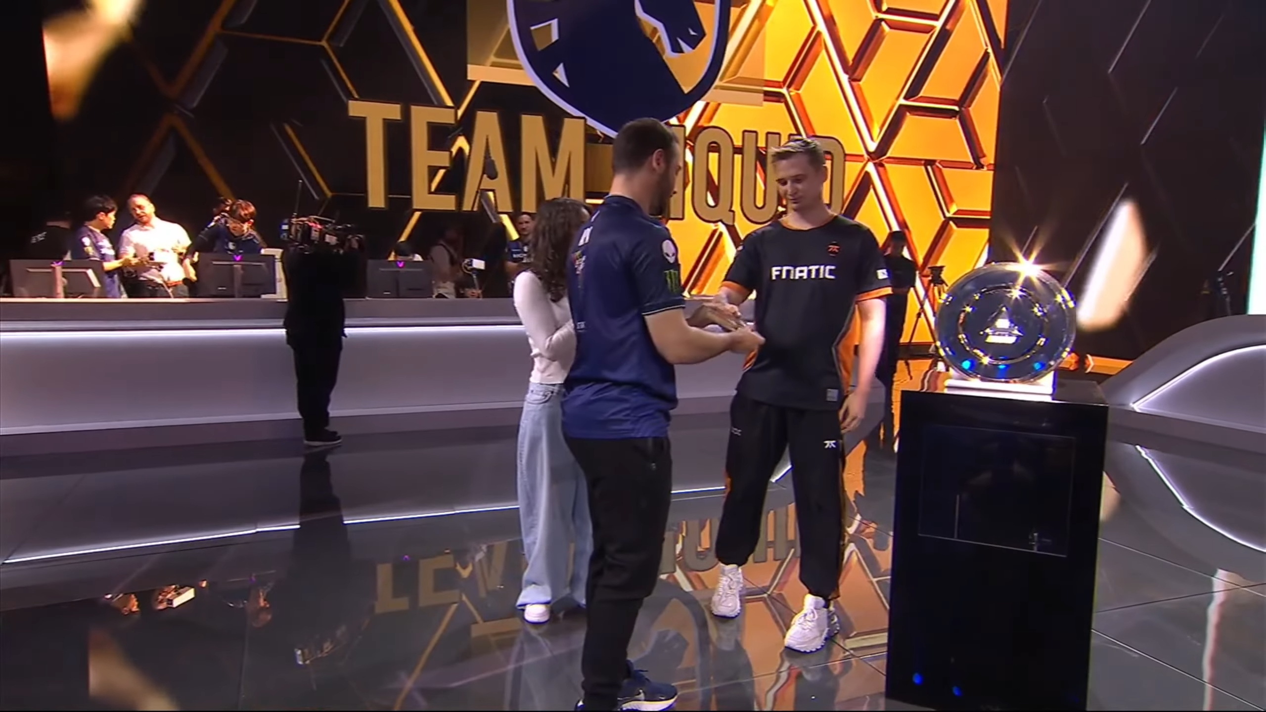 電競世界盃《英雄聯盟》T1 2：1 擊敗 LPL 戰隊 BLG 北美 TL 直落二淘汰歐洲 FNC《League of Legends》 - 巴哈姆特