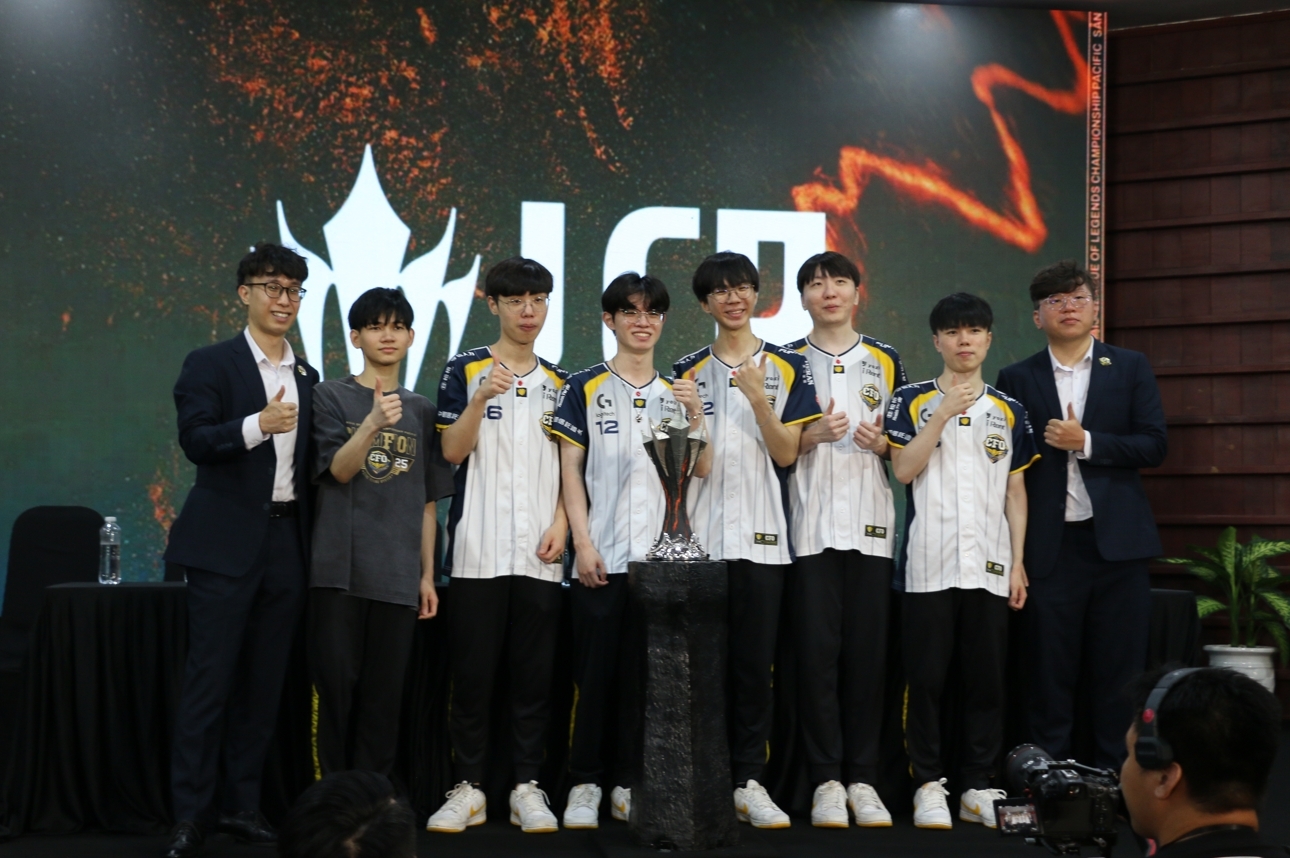 《英雄聯盟》LCP 決賽賽後 CFO 媒體聯訪 Chawy 教練表示「三個冠軍超乎想像，HongQ 成長幅度大」《League of ...