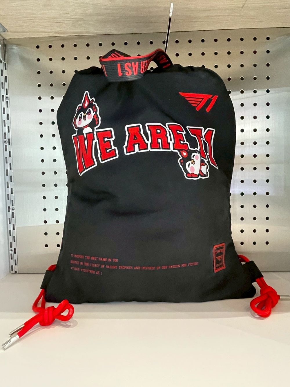 《英雄聯盟》T1 BASE CAMP 釜山現場開箱 展出 DOFGK 豐富周邊、奪冠立牌及人生四格拍貼機《League of Legends ...