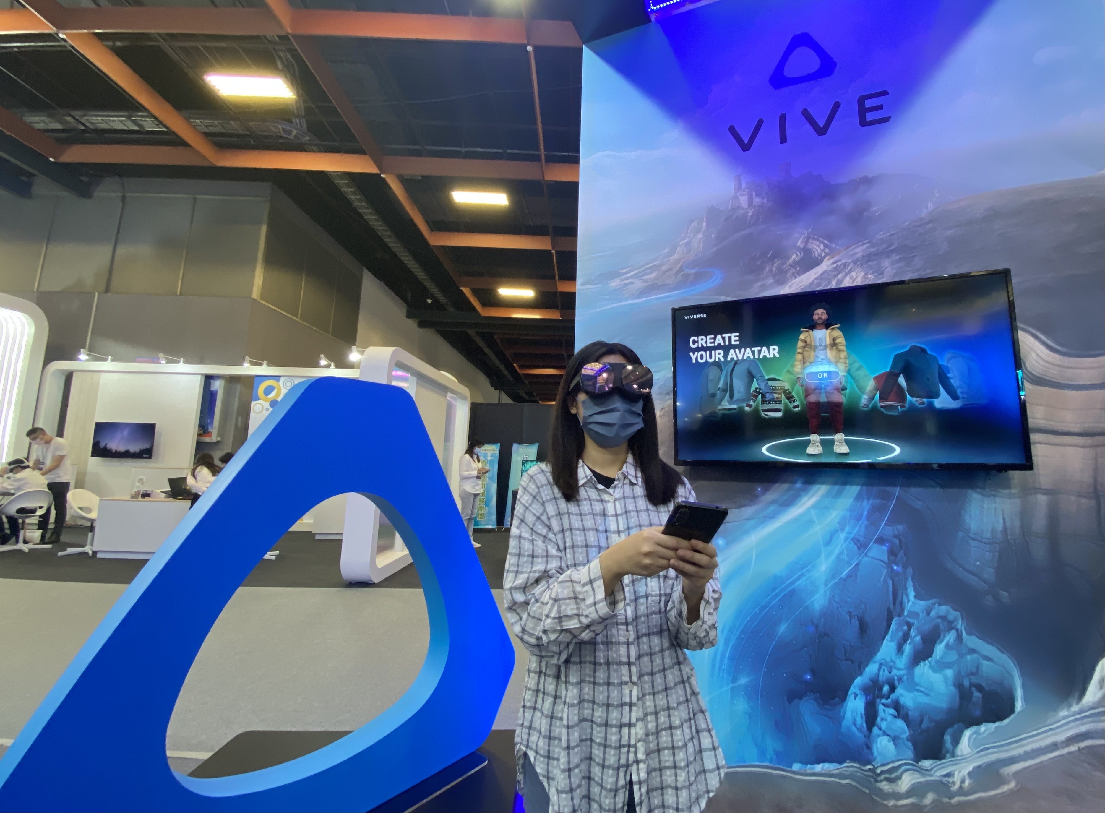 HTC 於 2022 資訊月秀百變虛擬角色 分享五大面向元宇宙及 5G 實證應用 - 巴哈姆特