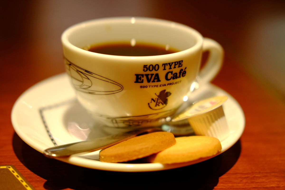 《新世紀福音戰士》×JR 西日本 前進博多體驗 EVA CAFÉ 與 EVA SHOP 特別店鋪 - 巴哈姆特