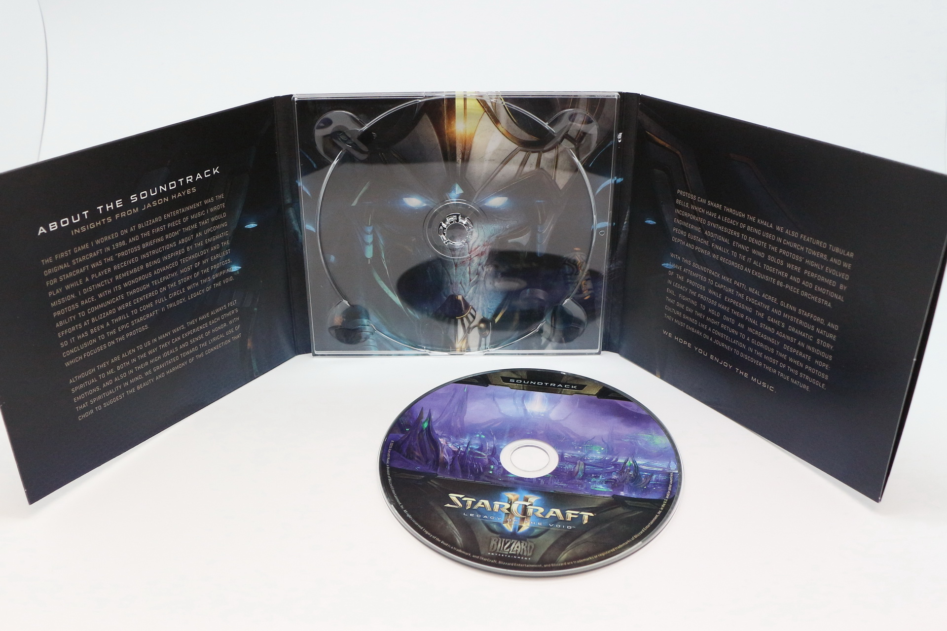 【開箱】一窺《星海爭霸 2：虛空之遺》典藏版內容 戰地手冊收錄各單位細節解析《StarCraft 2：Legacy of the Void ...