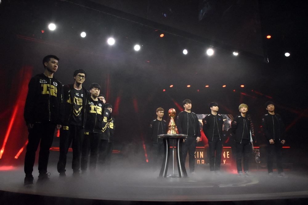 《英雄聯盟》季中邀請賽由中國 RNG 奪冠 選手 Uzi 拿下生涯首座國際大賽冠軍《League of Legends》 - 巴哈姆特