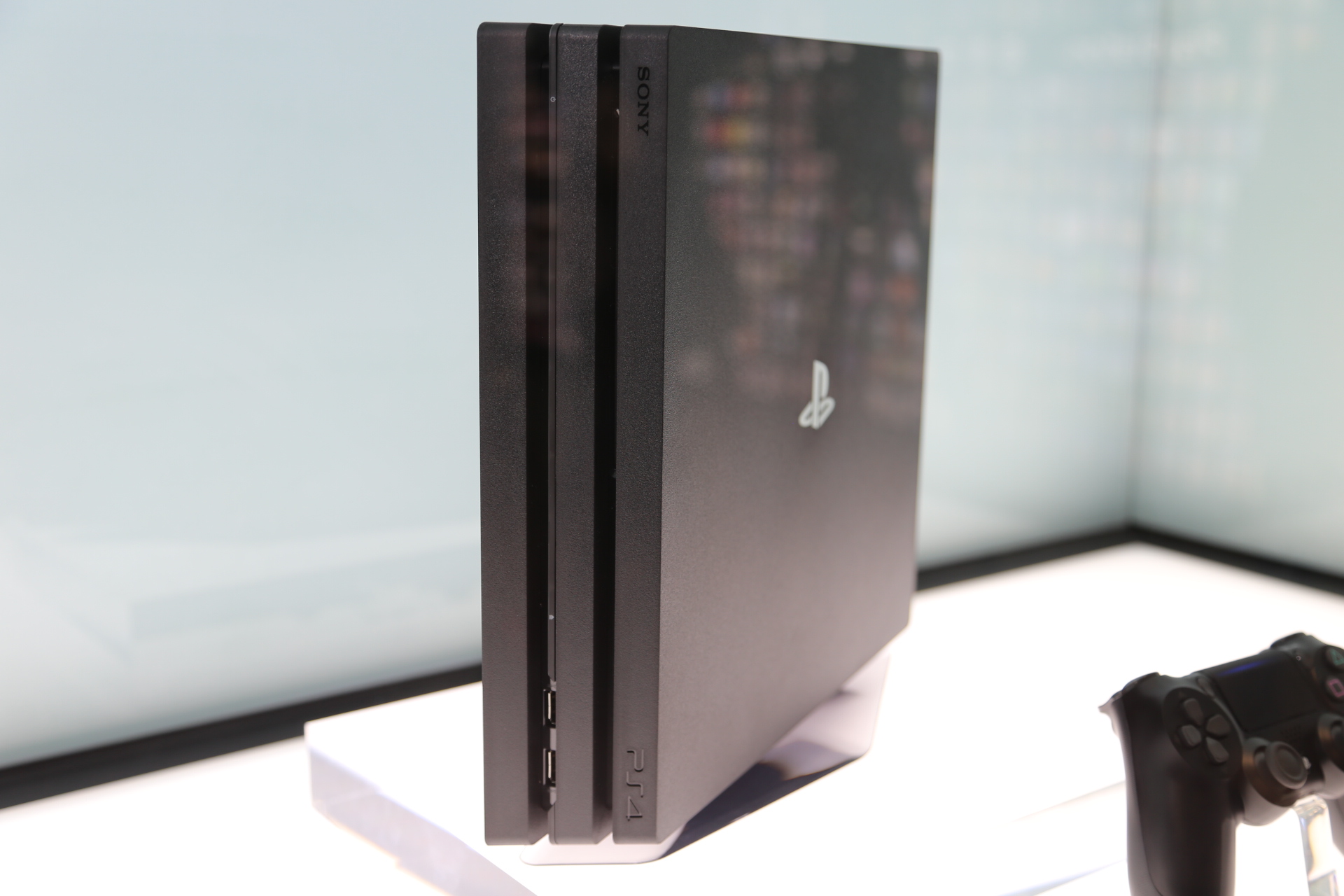 加強版 PS4 Pro 11 月 10 日在台上市 PSVR 本週六預約再開 - 巴哈姆特