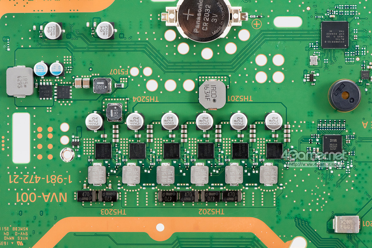 SIE 公布加強版 PS4 主機「PS4 Pro」拆解影片 一窺因應效能強化的機構設計 - 巴哈姆特