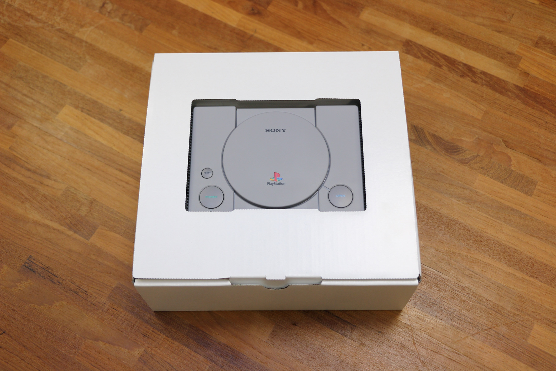 【開箱】迷你 PS 主機「PlayStation Classic」一手開箱 重溫次世代黎明期經典樂趣 - 巴哈姆特
