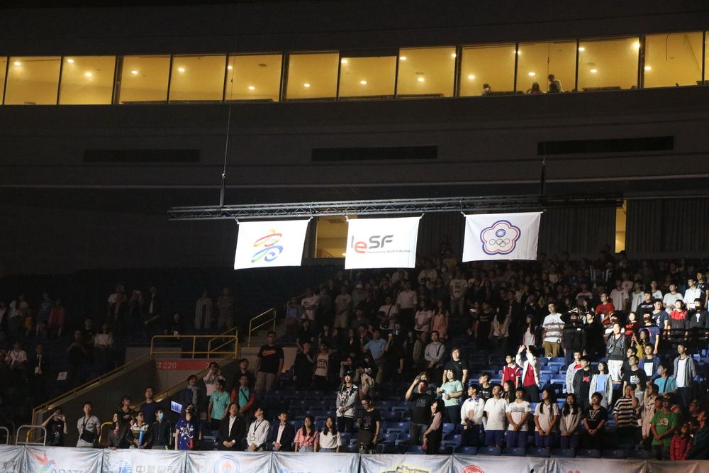 歌手蕭敬騰演唱為 2018 IESF 電競賽事正式揭開序幕 前職業選手 Bebe 代表選手宣誓 - 巴哈姆特