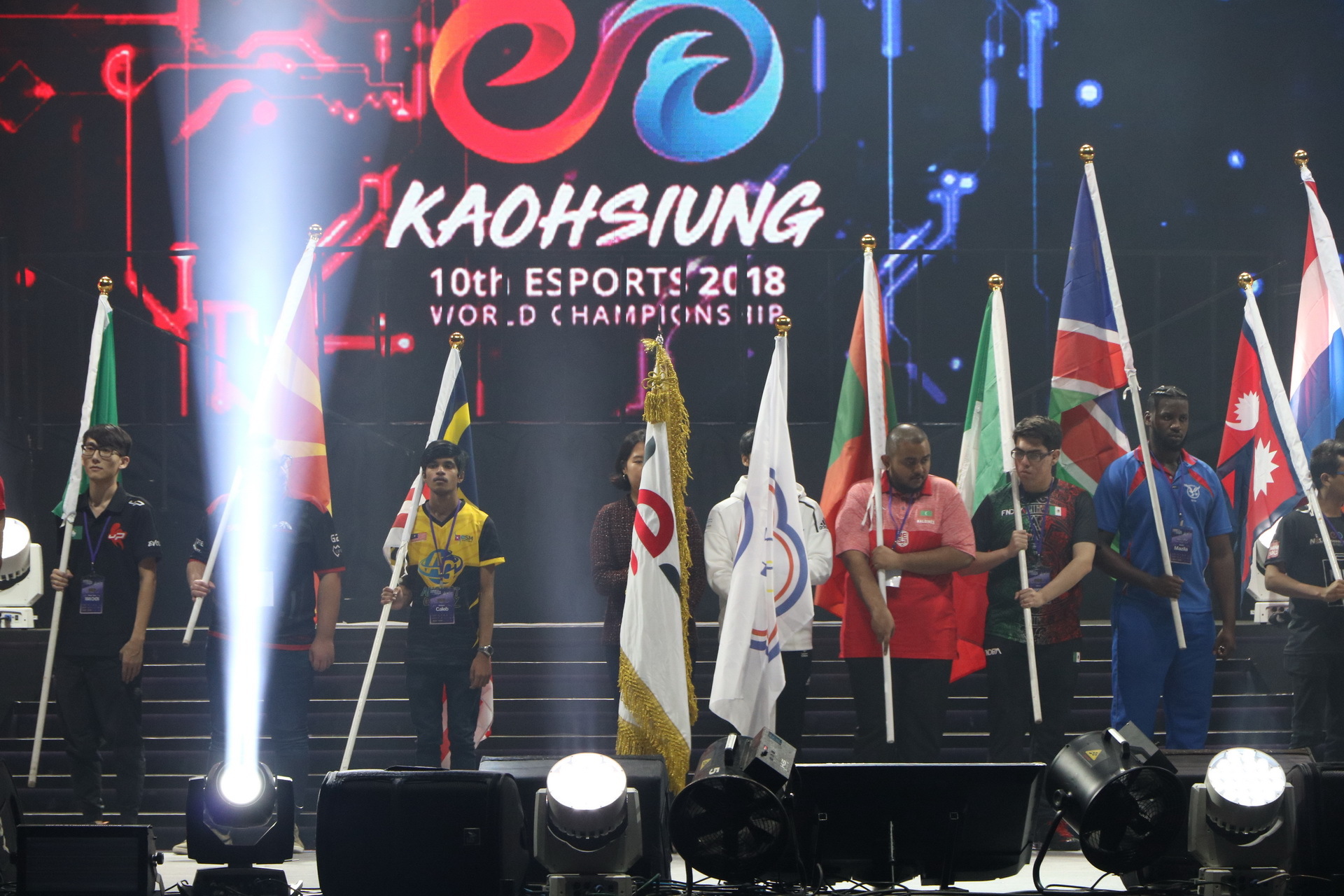 歌手蕭敬騰演唱為 2018 IESF 電競賽事正式揭開序幕 前職業選手 Bebe 代表選手宣誓 - 巴哈姆特