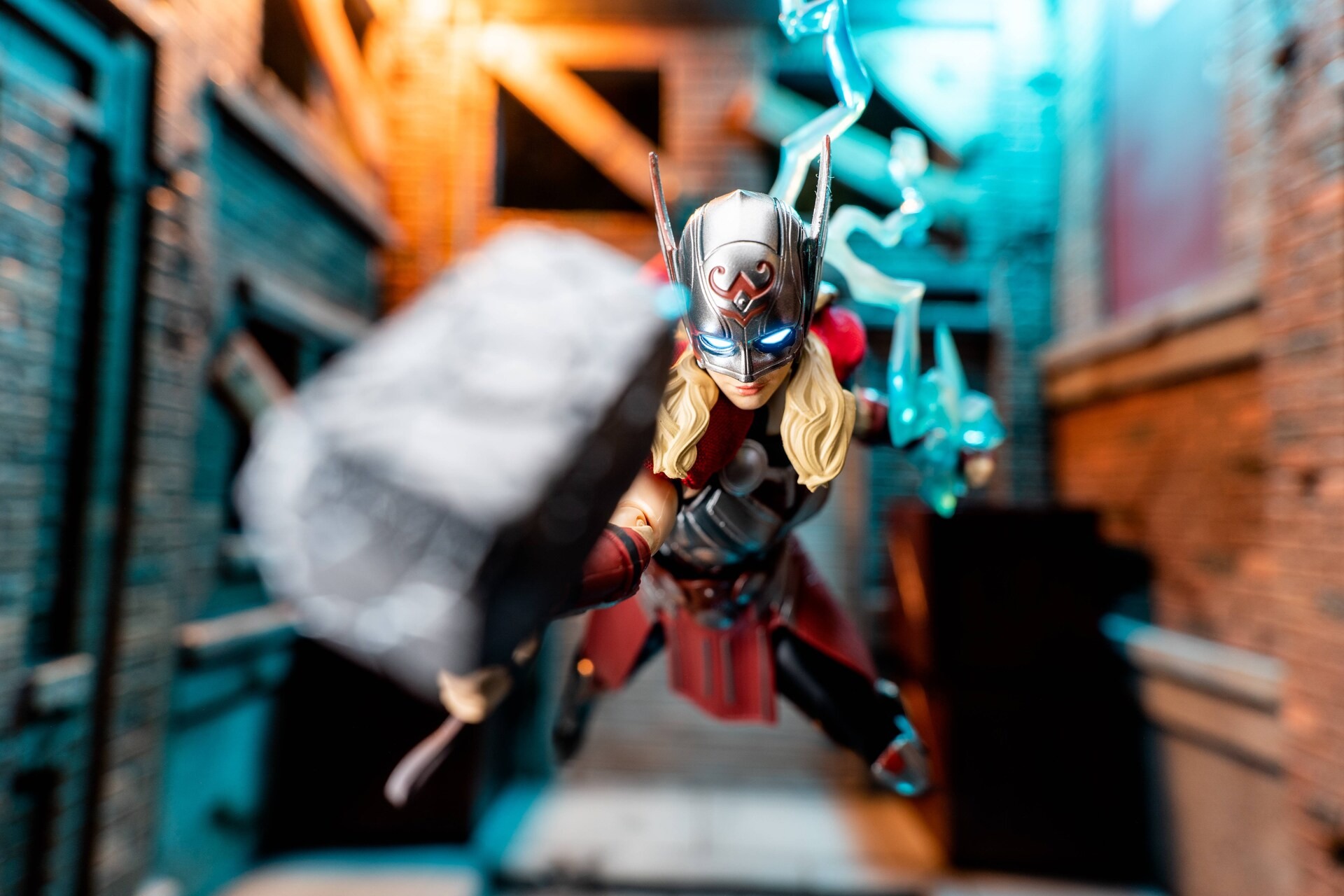 [達人專欄] 愛與雷霆 SHF 女雷神 Mighty Thor 可動開箱! - dtpmpmp的創作 - 巴哈姆特