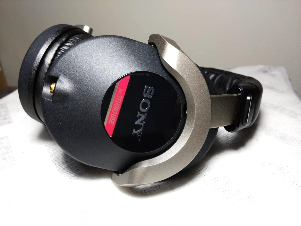 SONY MDR-Z1000 高階監聽耳機的組裝與內部結構導覽 - x1973852的創作 - 巴哈姆特