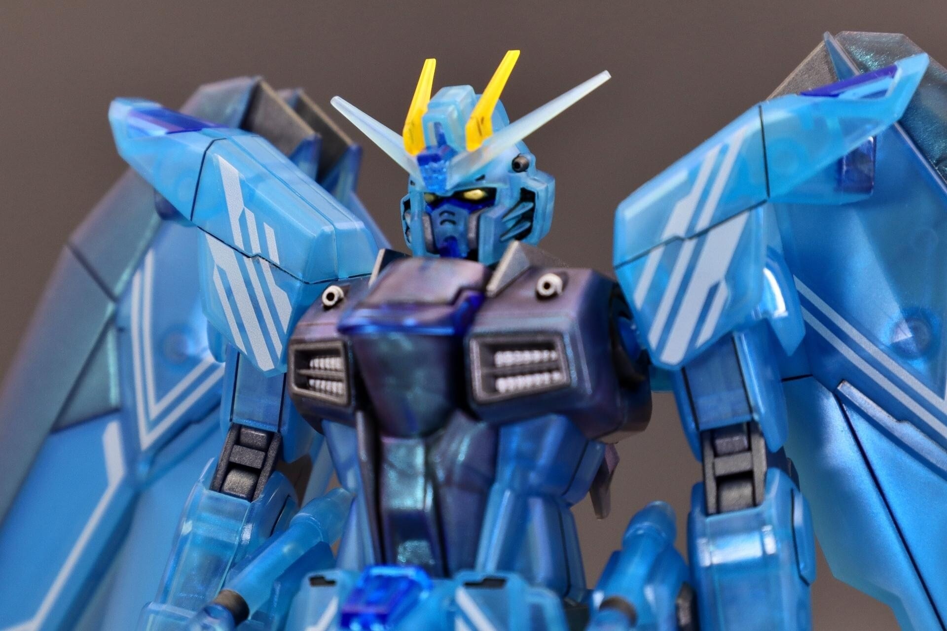 [達人專欄] HGCE - Freedom Gundam [Polarized Clear] 偏光透明配色 - sora1000的創作 - 巴哈姆特