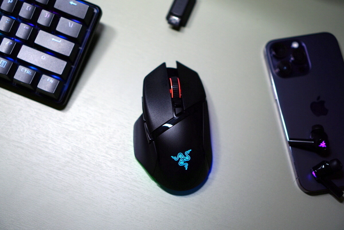 Razer Basilisk V3 Pro電競滑鼠｜雙模無線連接 精準操作 豐富自定義鍵的好滑鼠 - lankunjen的創作 - 巴哈姆特