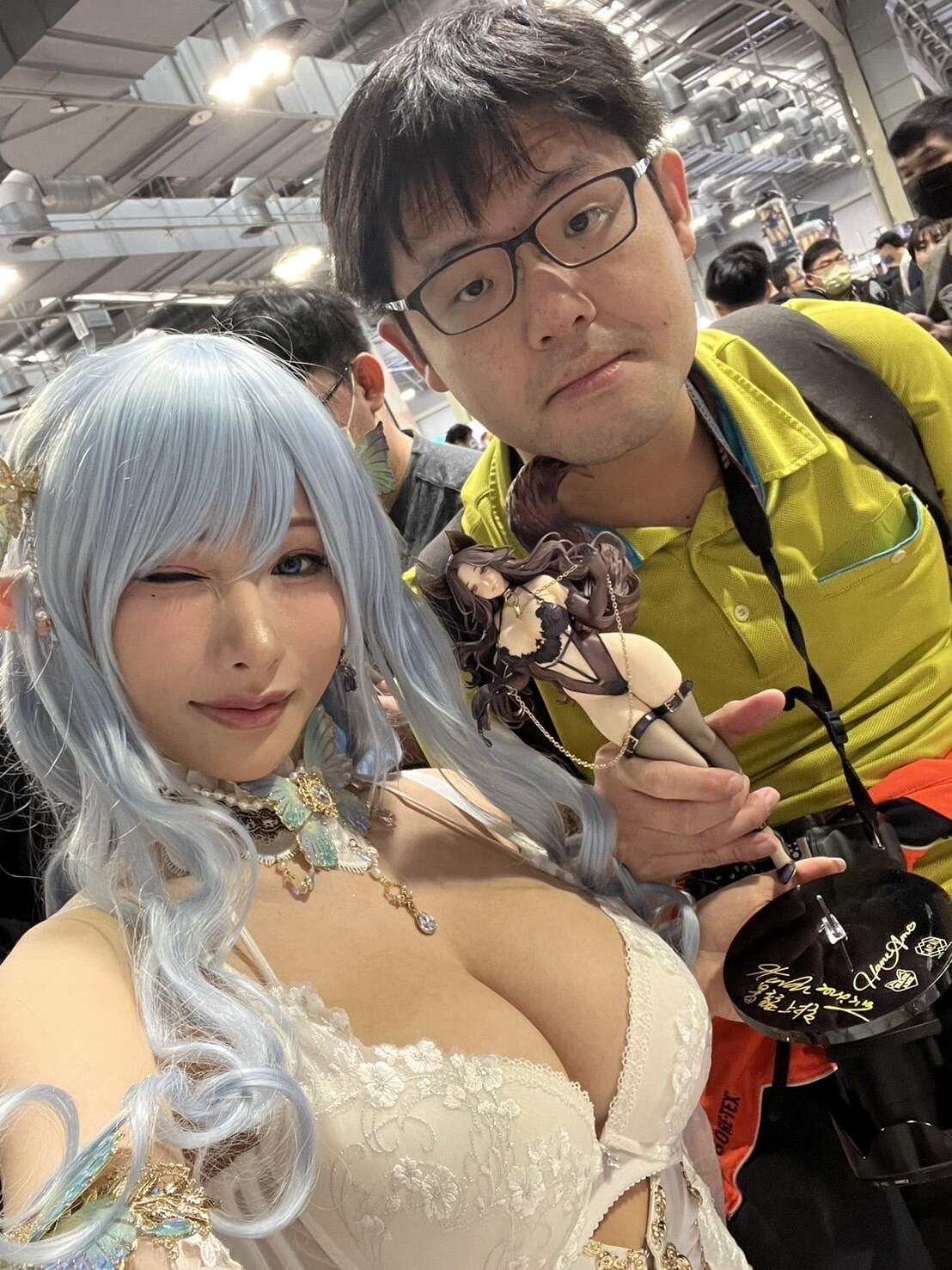 FF42 第一天---帶著雨波寵物女友模型和雨波合照簽名! - x95136817的創作 - 巴哈姆特