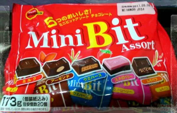 在台灣也買的到的[お菓子]之92--北日本mini bit 五味迷你巧克力 - ab4576376的創作 - 巴哈姆特