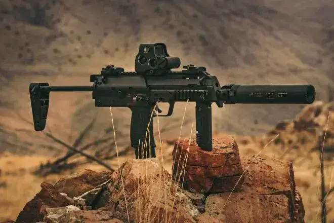 發文備份：科羅拉多首現MP7出勤民間行動 - g21202355的創作 - 巴哈姆特