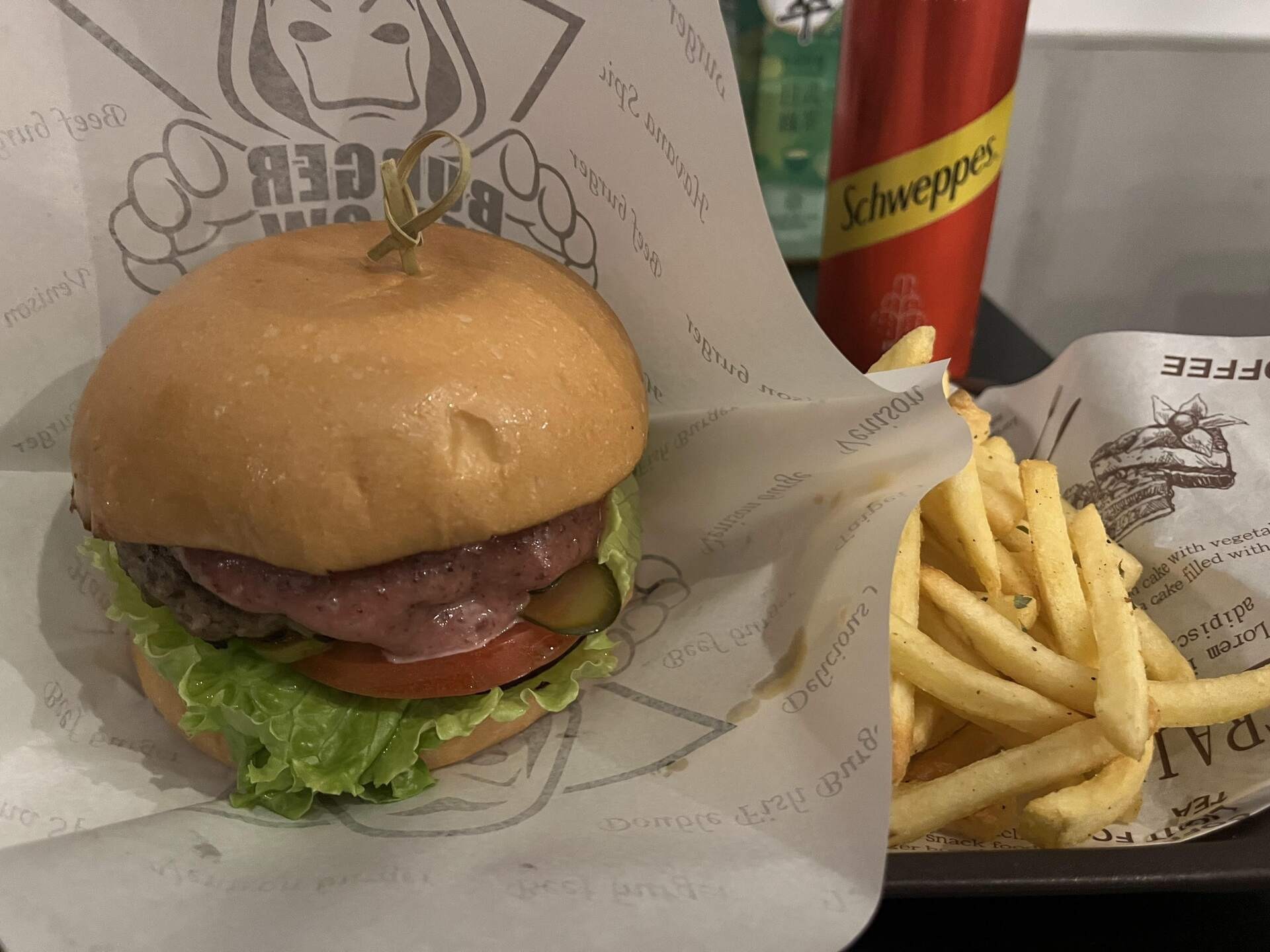 [達人專欄] [食記] Burger Yellow，台灣台北中正，酸甜美味果香肉香覆盆莓鹿肉漢堡 - roodytsai的創作 - 巴哈姆特