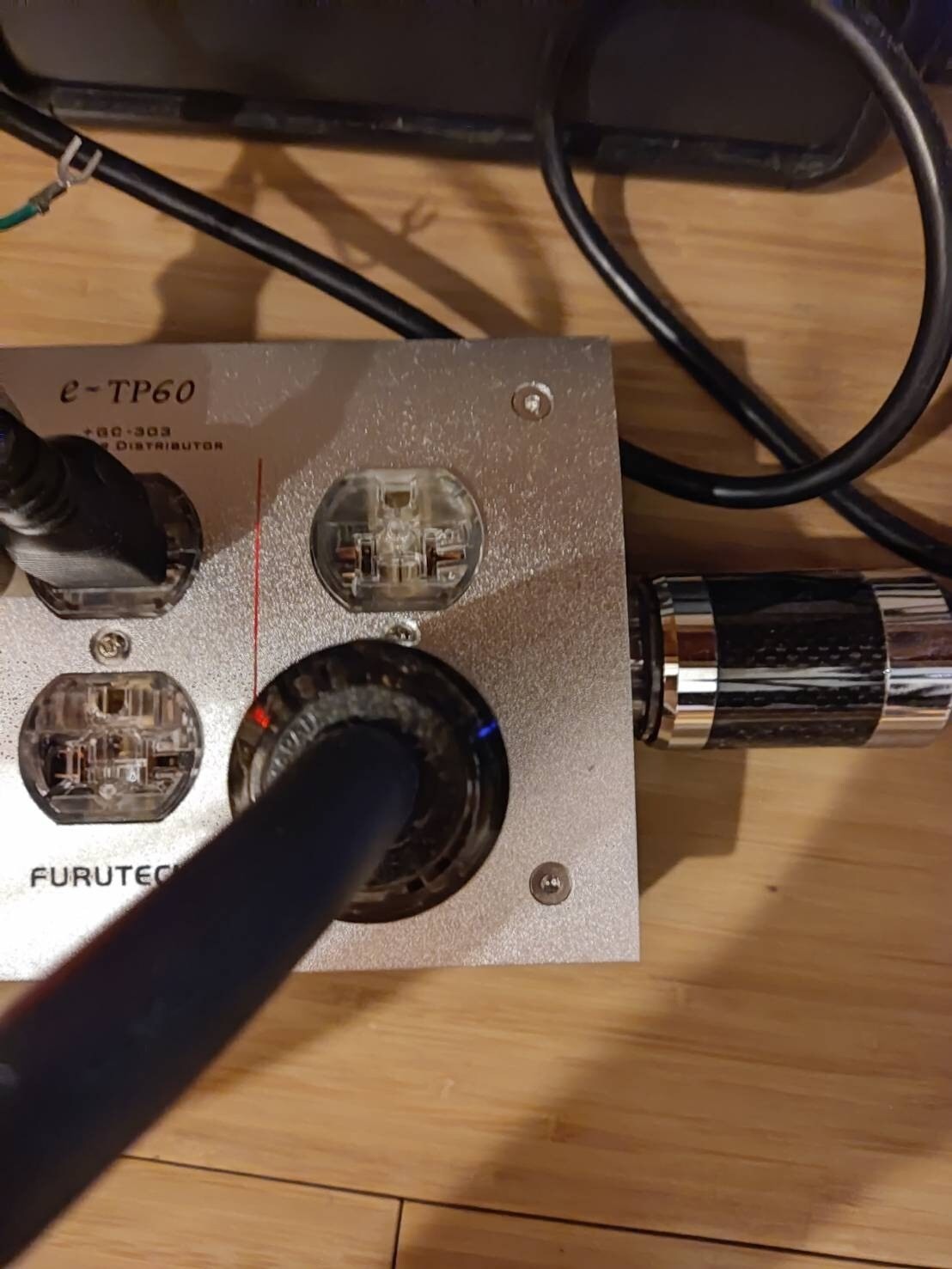 [心得]排插開箱 FURUTECH e-TP60（高仿版） - bryanat的創作 - 巴哈姆特