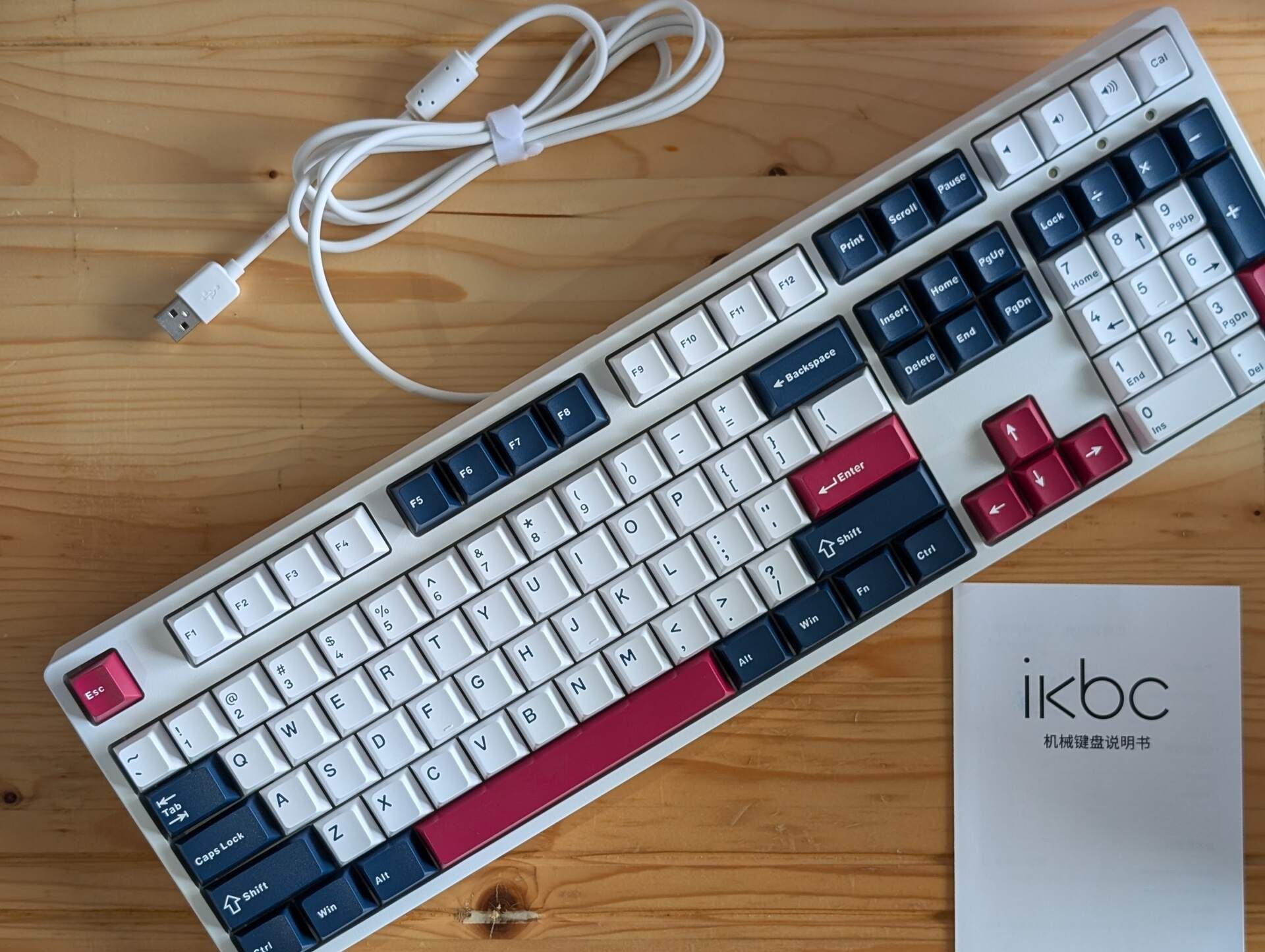 【攝影】鍵盤攝影-IKBC鍵盤-玫瑰騎士-Z108黃軸有線 - aaa456aaa63的創作 - 巴哈姆特