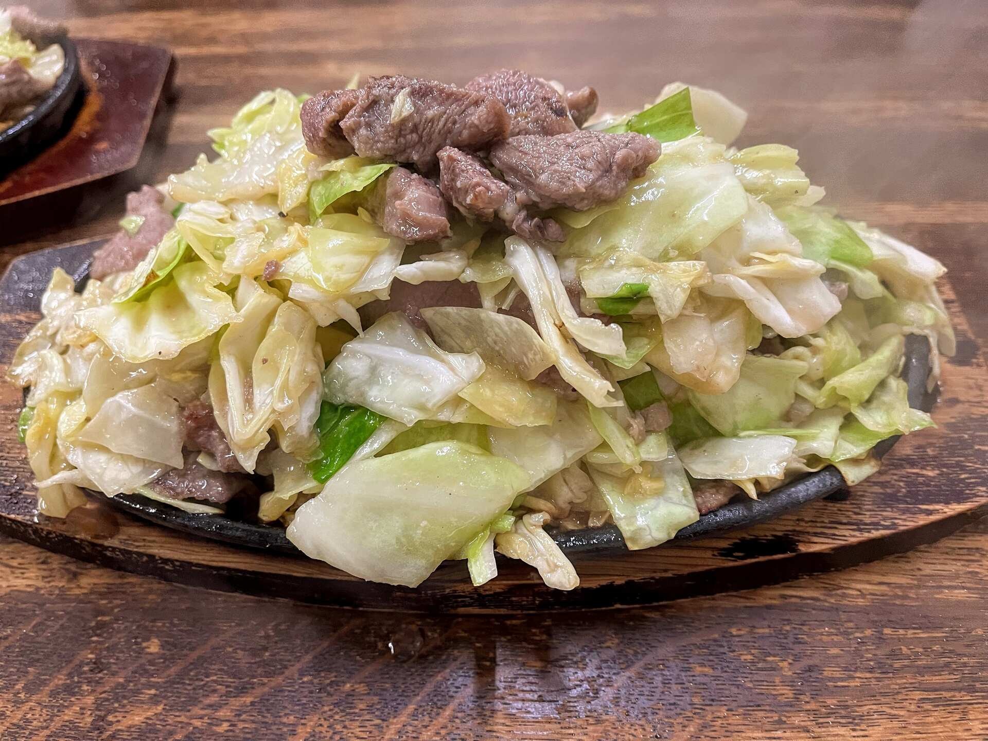 [達人專欄] [食記] Bikkuri(びっくり)亭本家，日本福岡市區，香噴噴熱滋滋青菜鐵板燒肉 - roodytsai的創作 - 巴哈姆特