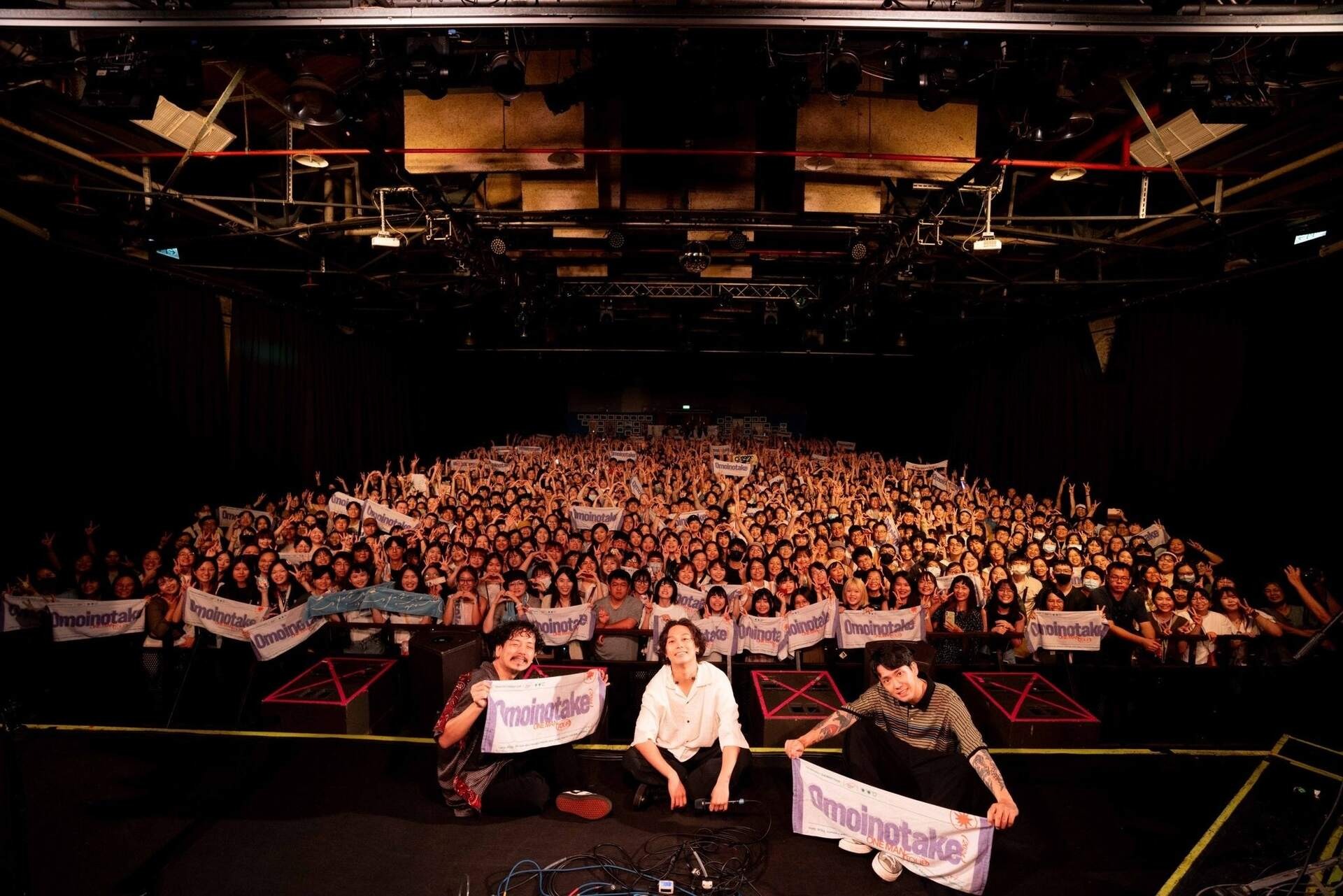 讓愛跨越幾億光年 —日本樂團Omoinotake Live in Taipei 2024（20240920） - vickey5210的創作 - 巴哈姆特