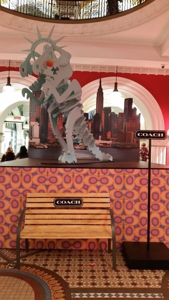 香港加油—QVB的COACH宣傳讓我想歪了 - s3062072的創作 - 巴哈姆特