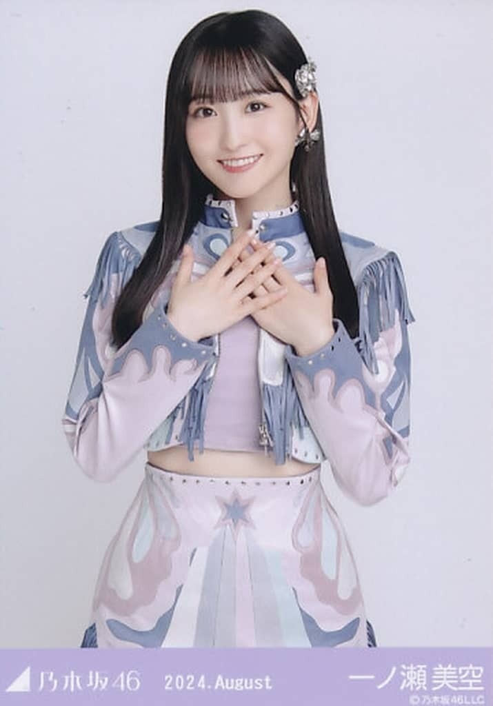 乃木坂46 35th 「チャンスは平等」Venue101衣裝 - ej02140508的創作 - 巴哈姆特