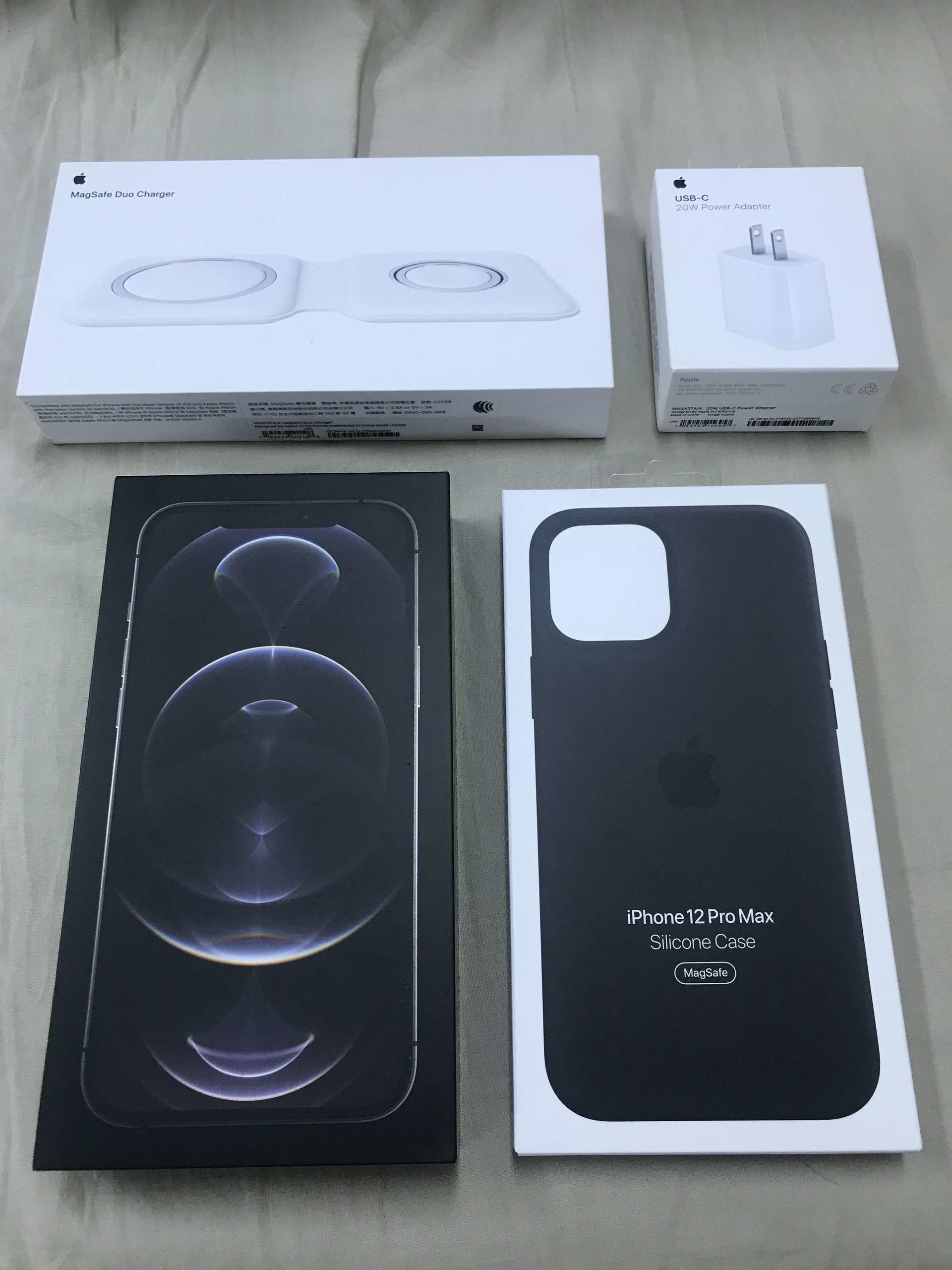 iPhone 12 Pro Max 全配備入手 - rfjay816的創作 - 巴哈姆特