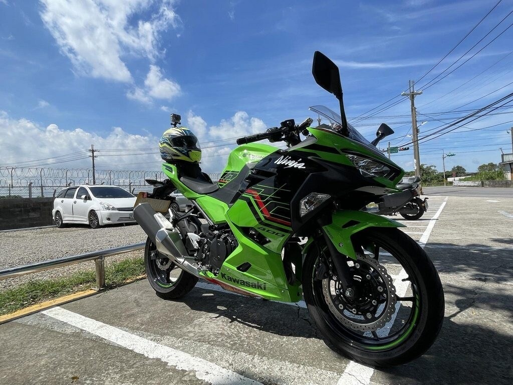Ninja 400：還是那個好看的樣子，但新配備呢？ - buikit的創作 - 巴哈姆特